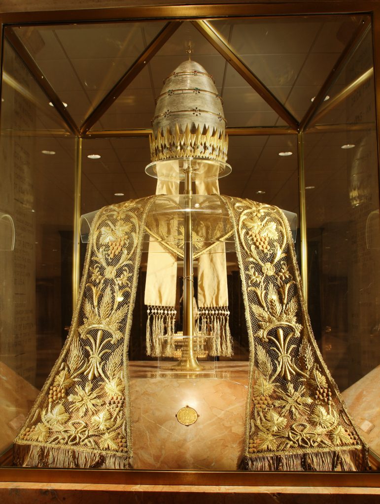 A Moment in History: The Coronation Tiara of Pope Paul VI - National ...